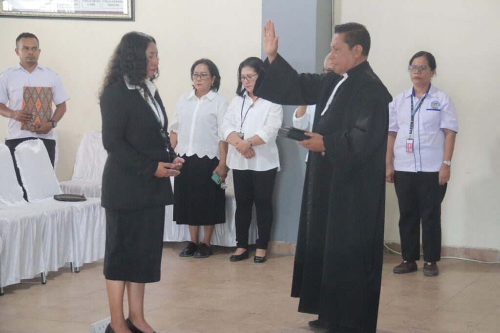 Dekan FPIK Unpatti Lantik Koordinator Program Studi Oseanografi ...